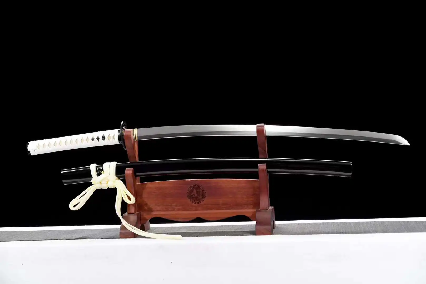 Katana Black And White | 1060 Carbon Steel Katana | Daito Sword